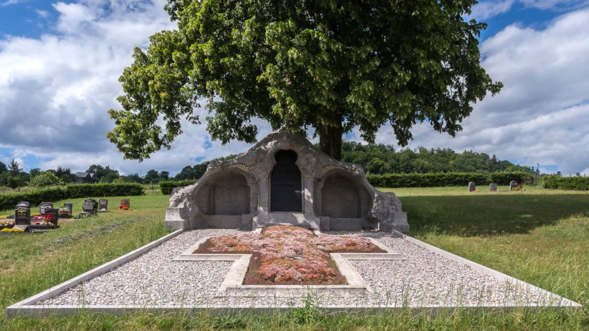 The Life and Art of Hermann Obrist: A Swiss Sculptor from Munich