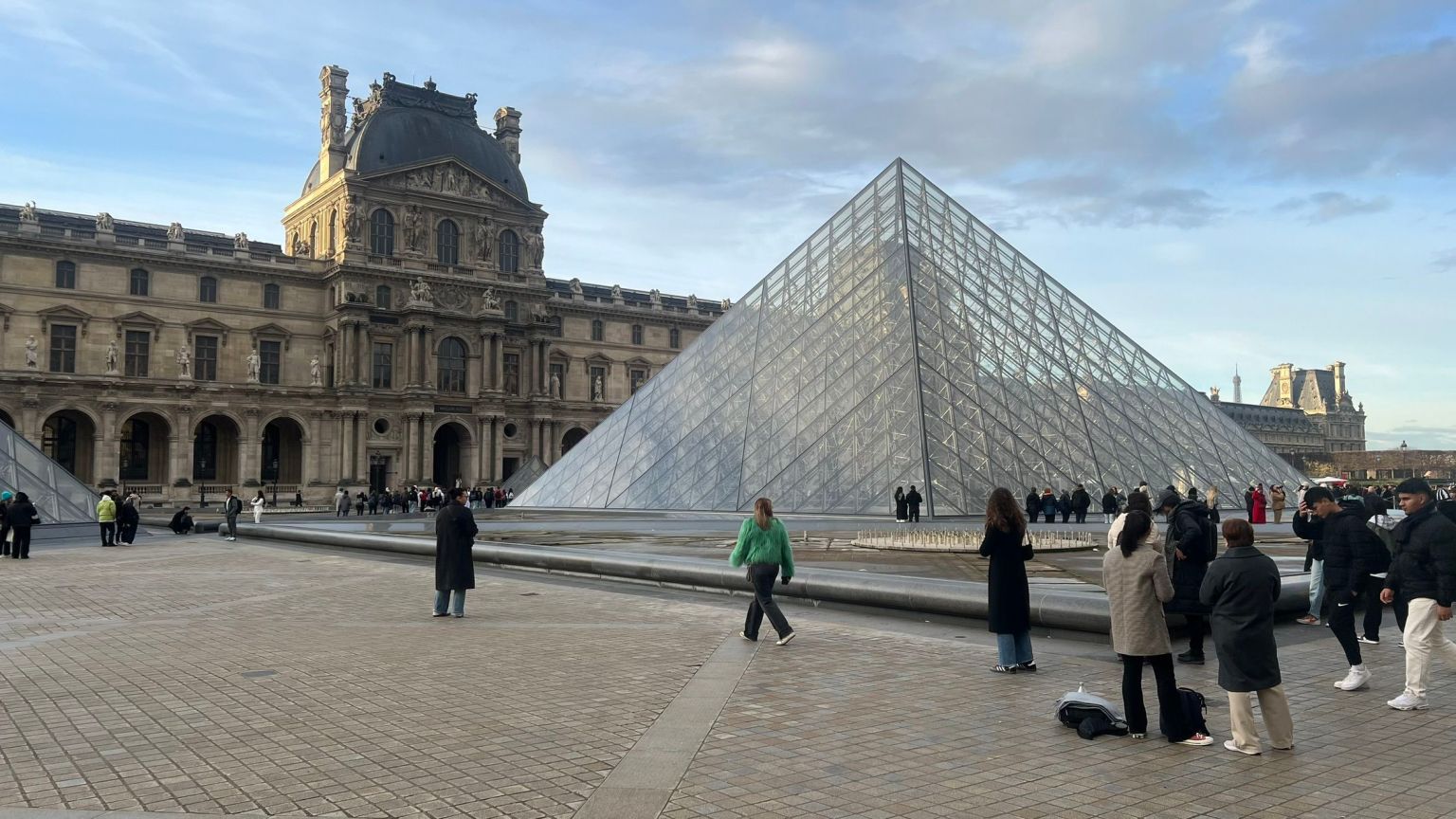 The Louvre Pyramid: A Fusion of Ancient and Modern - Encyclopedia of Design