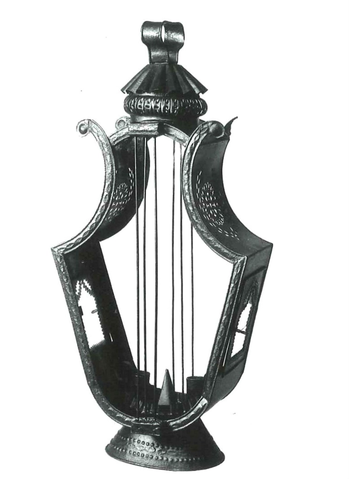 The Meaning of Tôle in Classical Furniture and Decor - Encyclopedia of ...