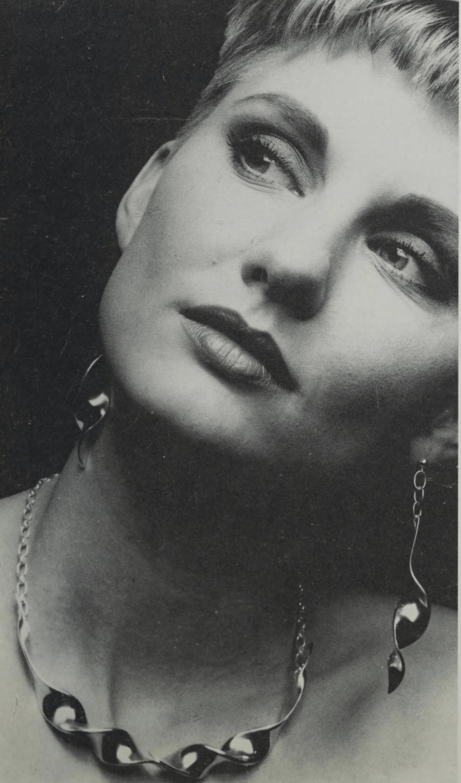 Astrid Fog: Redefining Modernism in Danish Jewelry Design ...