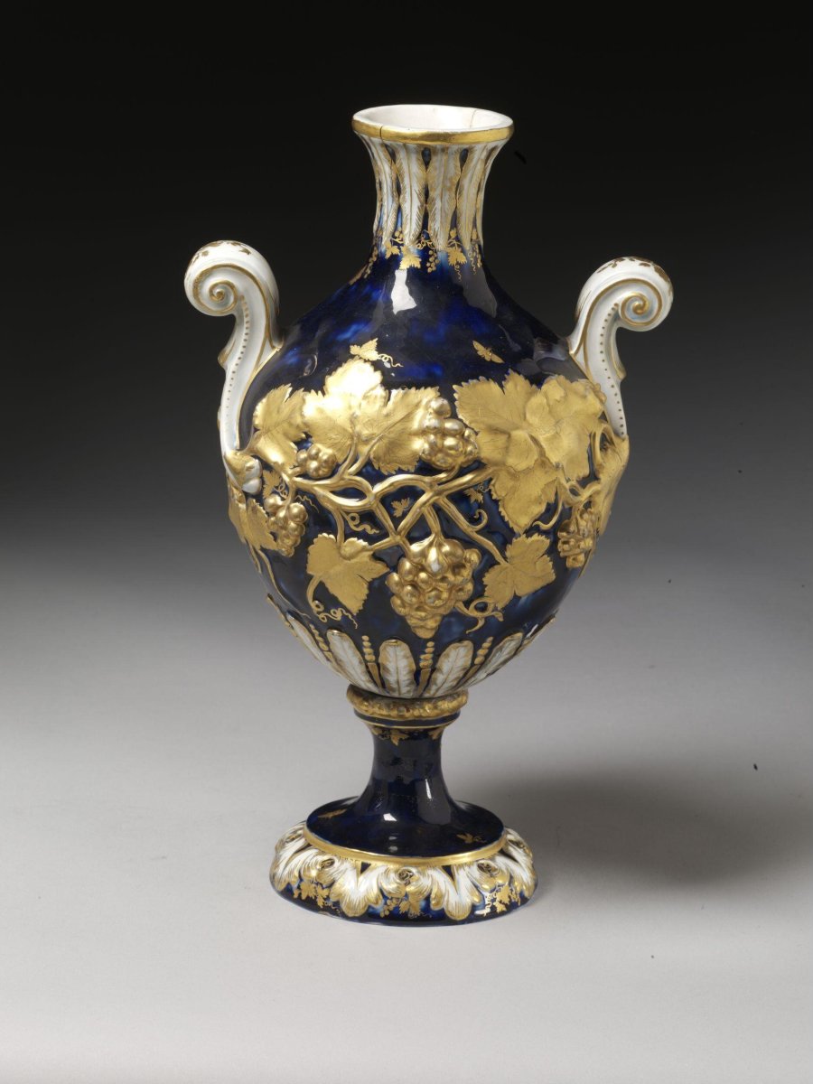 Mazarine Blue: A Historical Overview - Encyclopedia of Design